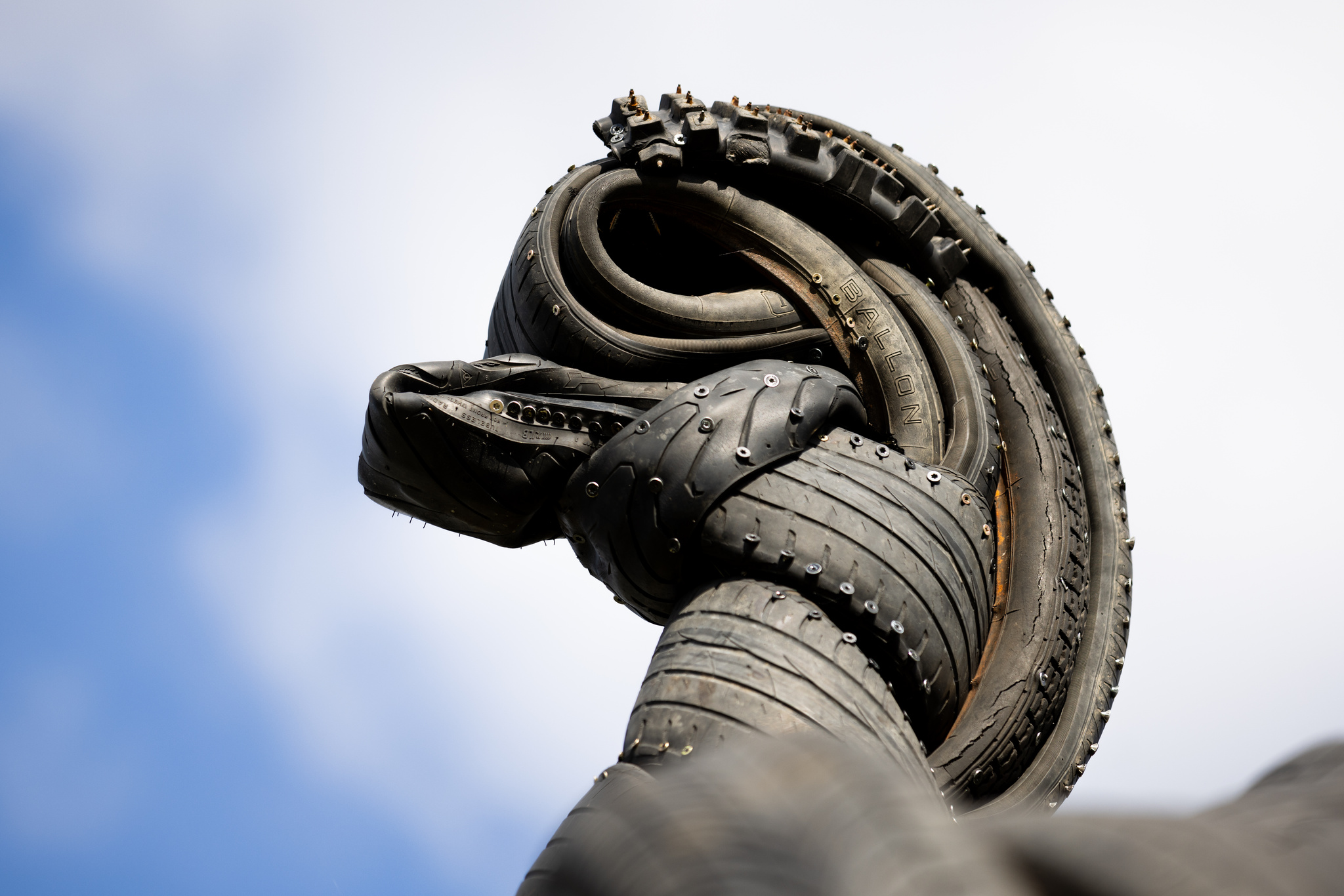 Launeen strutsi ja Strutsin muna -teospari kunnianosoitus ...