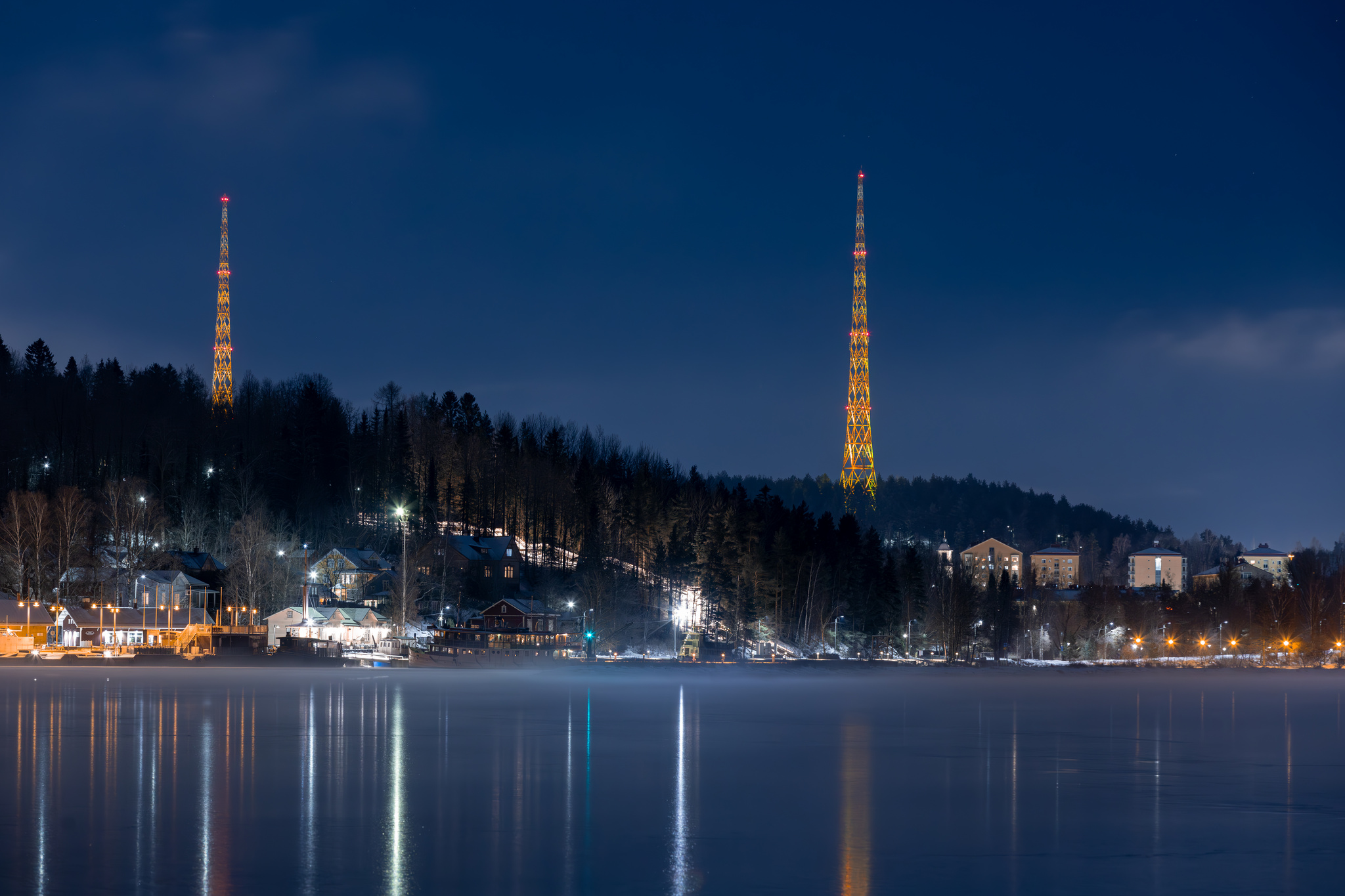 Lah­den ra­dio­mas­tot va­lais­taan orans­seik­si merk­ki­nä nai­siin koh­dis­tu­van vä­ki­val ...